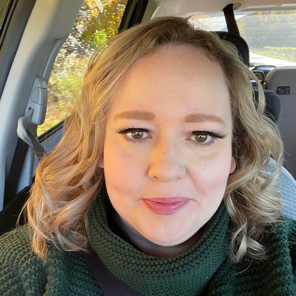 Skylar's Closet (@skylarbwell) | Poshmark